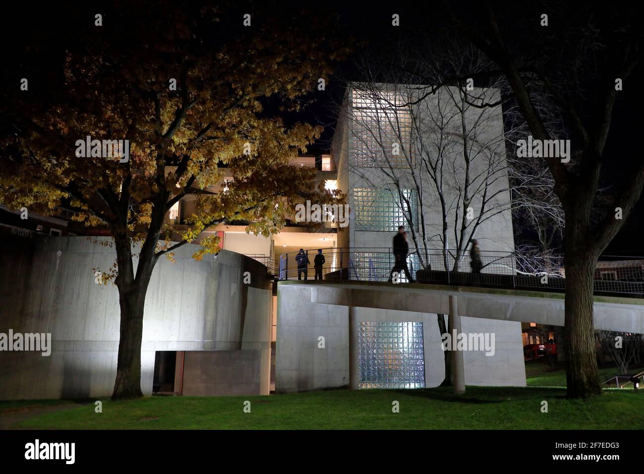 The night view of Carpenter Center for the Visual Arts designed by Le ...