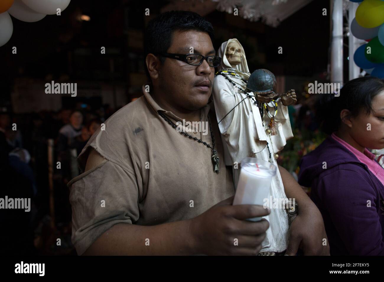 Catholic veneration of the dead hi-res stock photography and images - Alamy