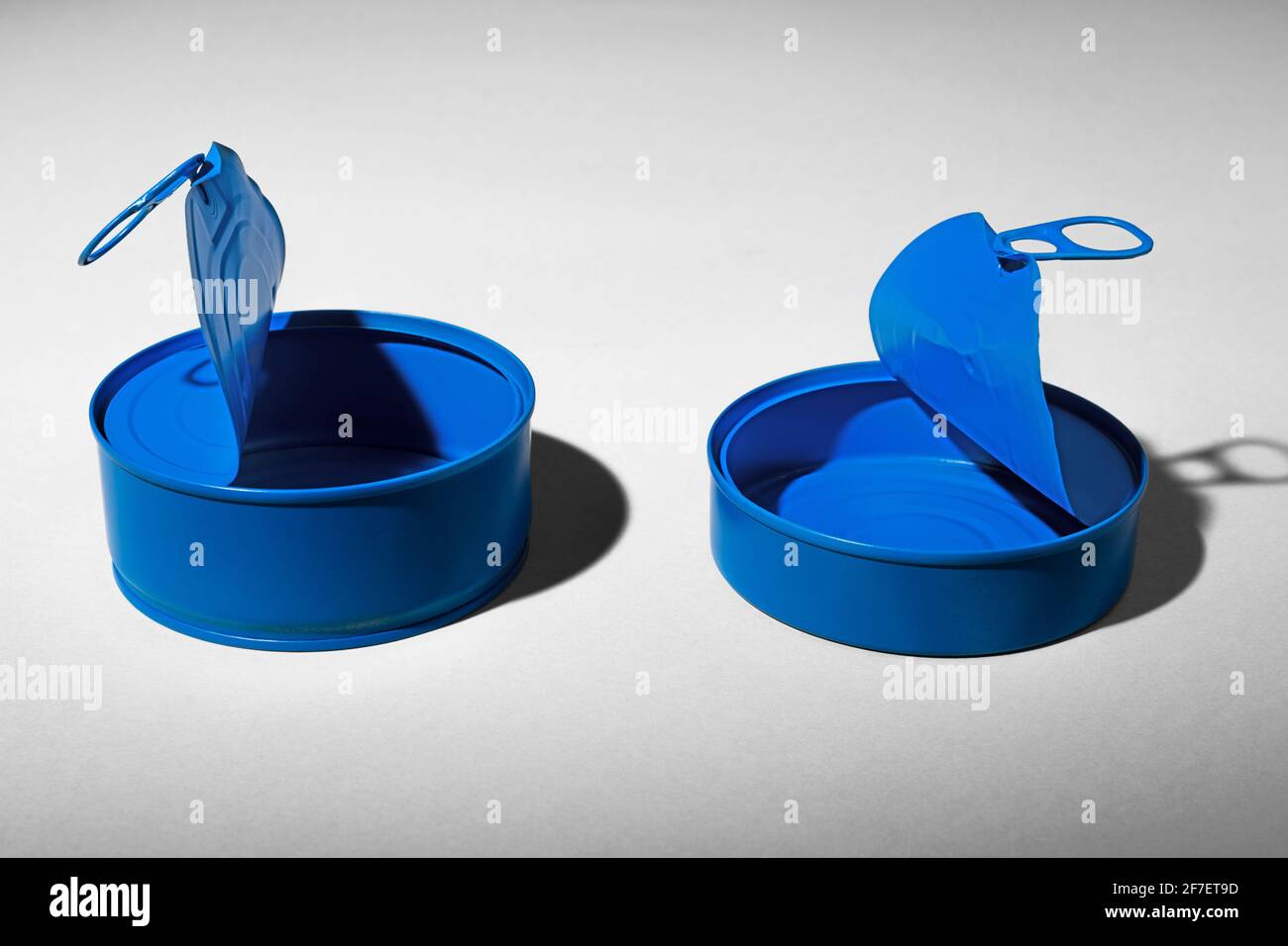 Blue tin can on gray background with shadow Stock Photo - Alamy