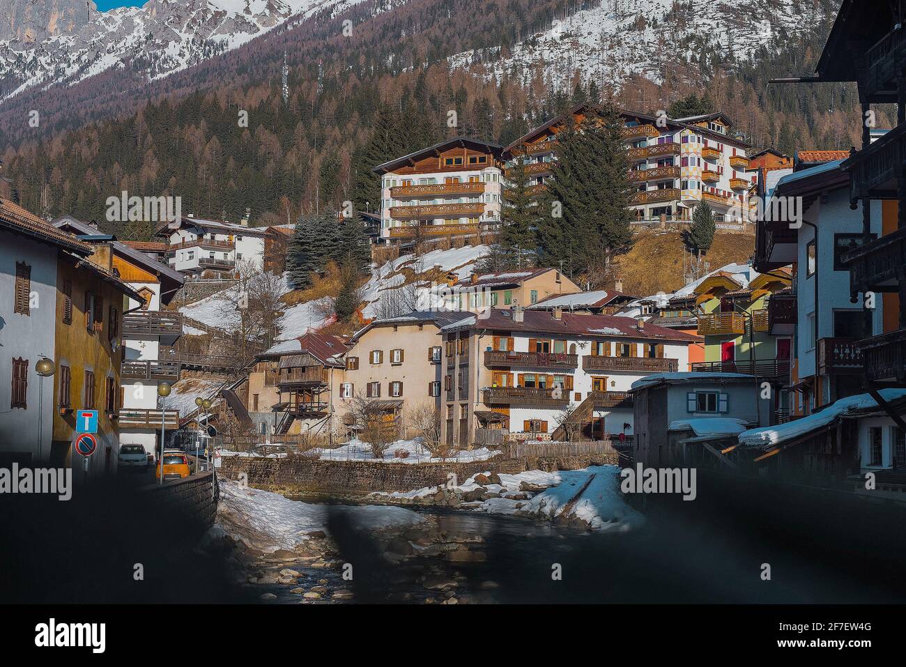 Rising sun over a city hi-res stock photography and images - Alamy