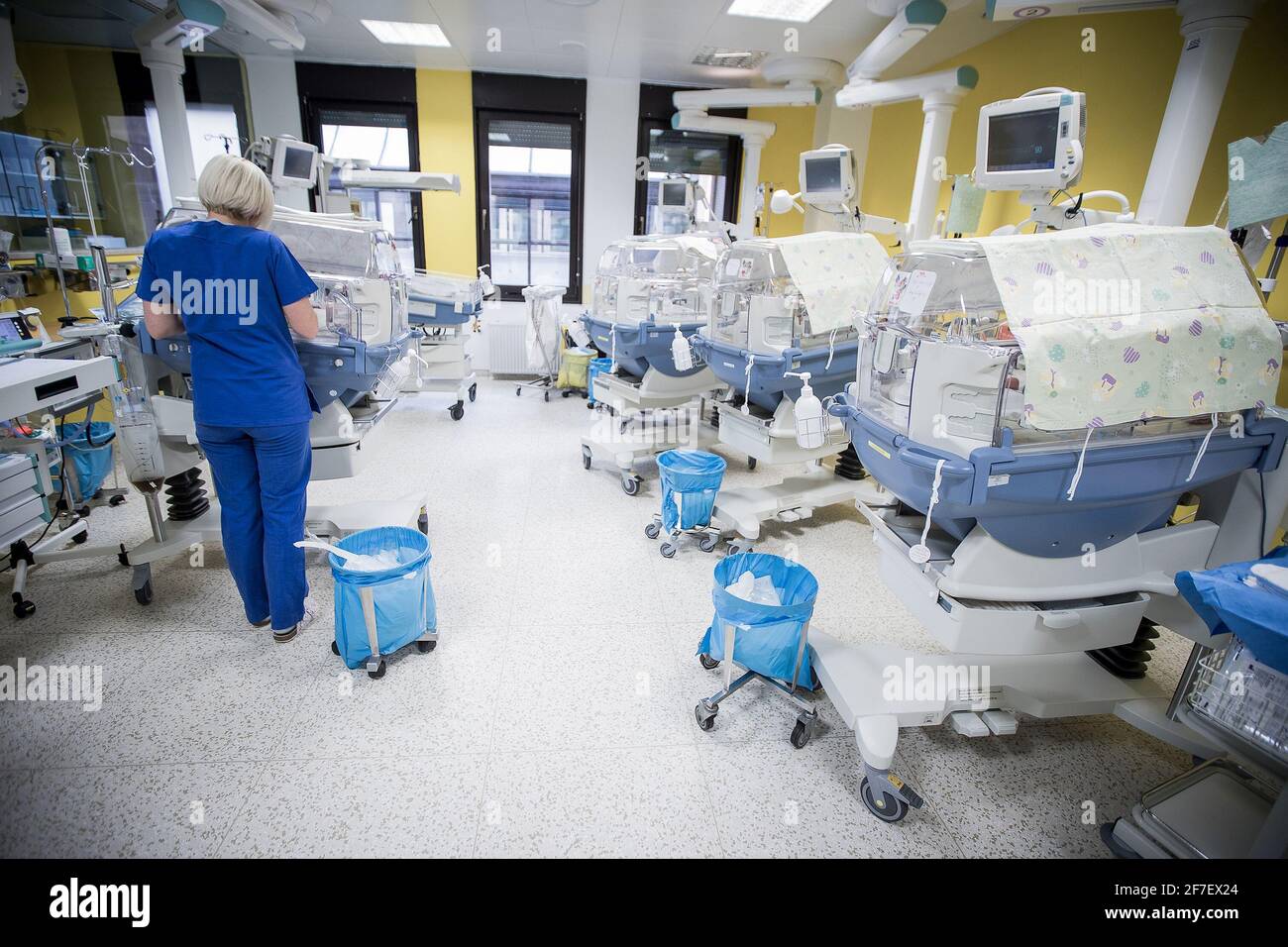Delivery room equipment hi-res stock photography and images - Alamy