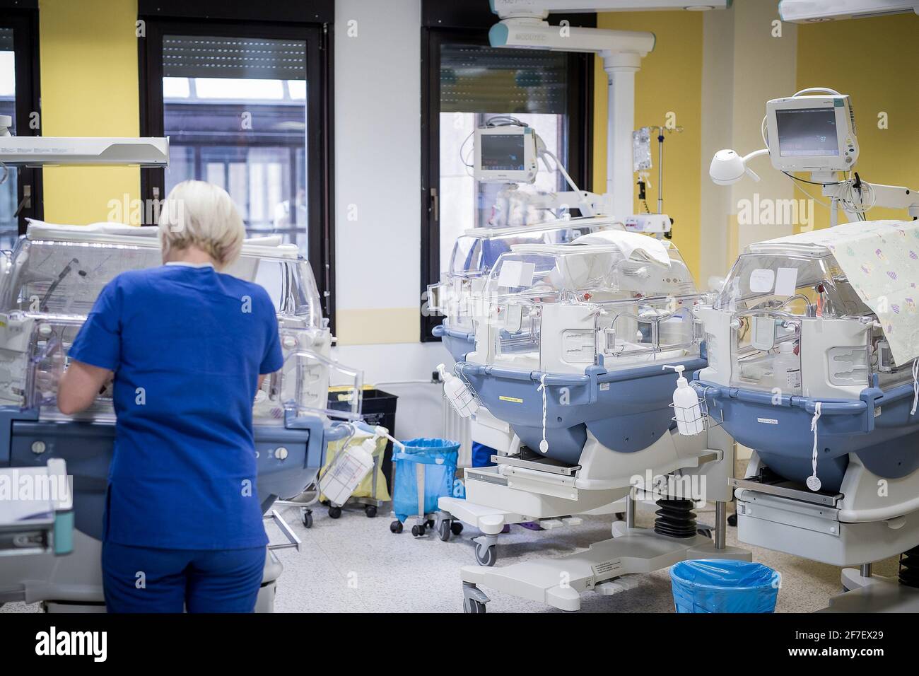 Delivery room equipment hi-res stock photography and images - Alamy