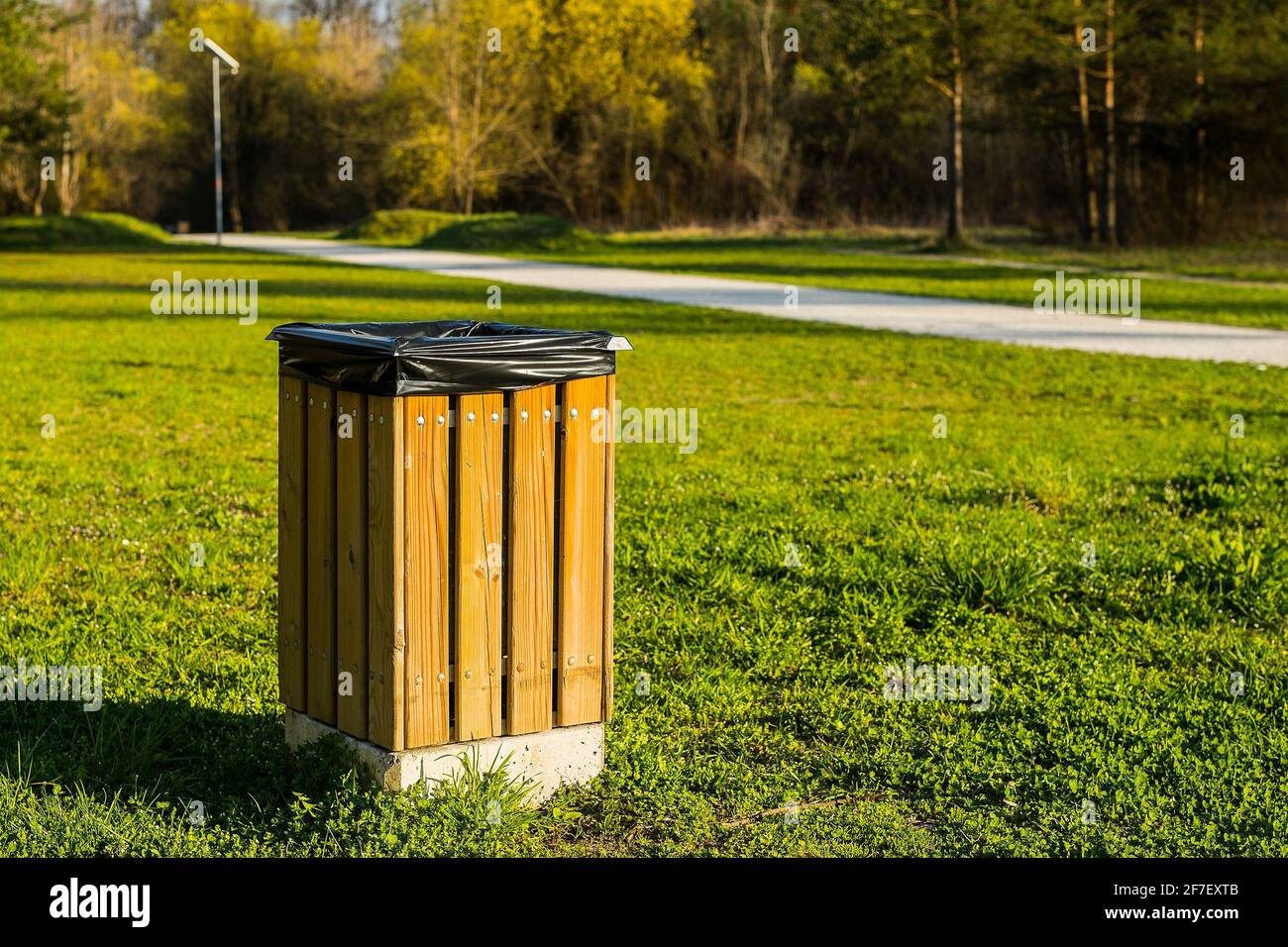 Inside a trash can hi-res stock photography and images - Alamy