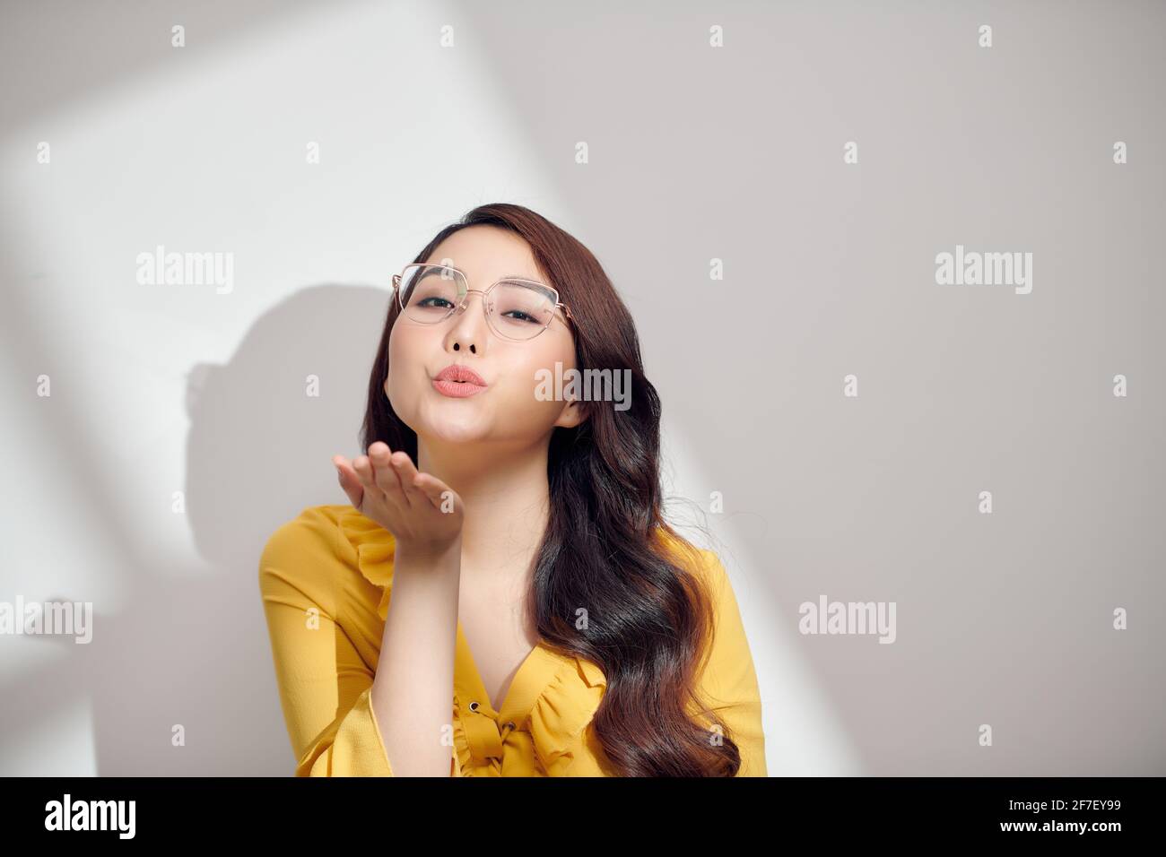 Air kiss fashion hi-res stock photography and images - Alamy