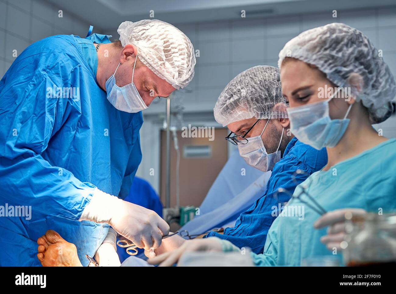 doctors work hard in the operating room Stock Photo - Alamy