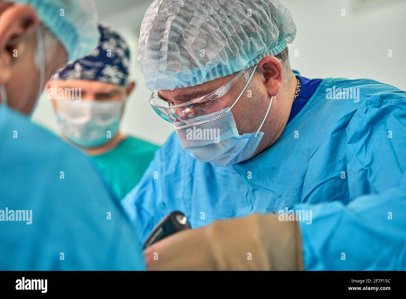 doctors work hard in the operating room Stock Photo - Alamy
