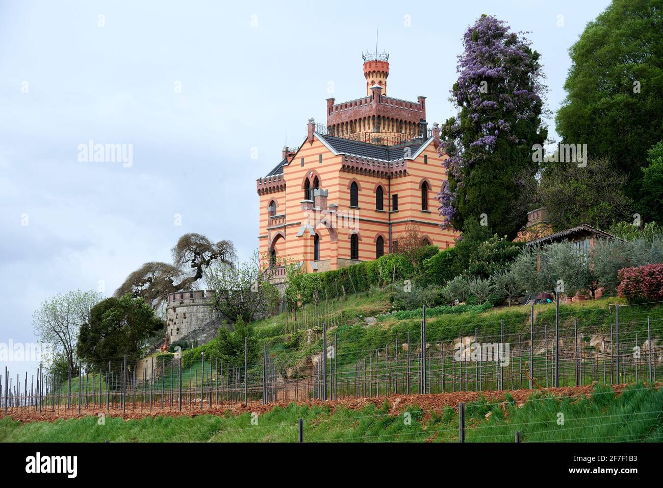 Cologne (Bs),Italy, a mansion on the hill Stock Photo - Alamy