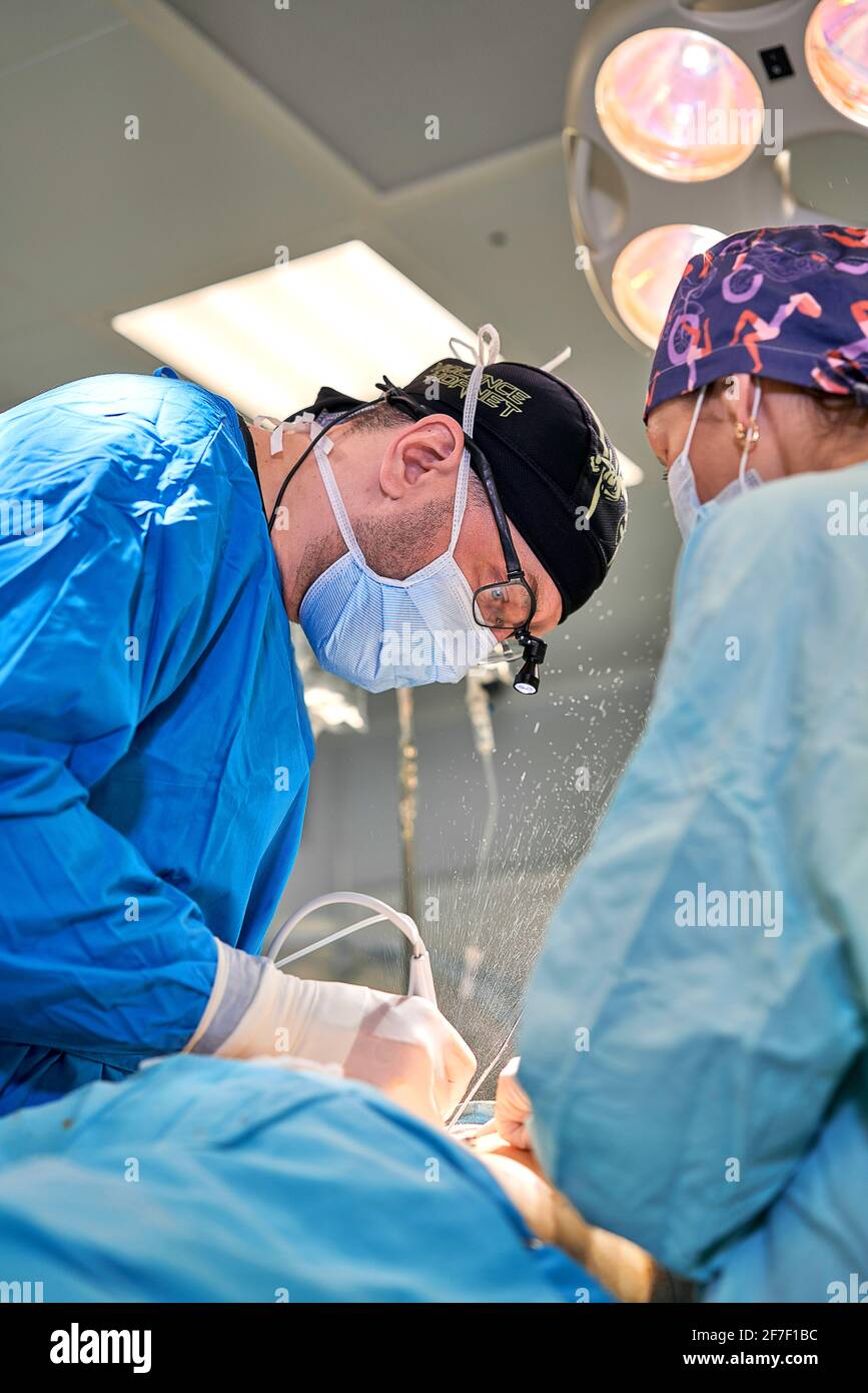 doctors work hard in the operating room Stock Photo - Alamy