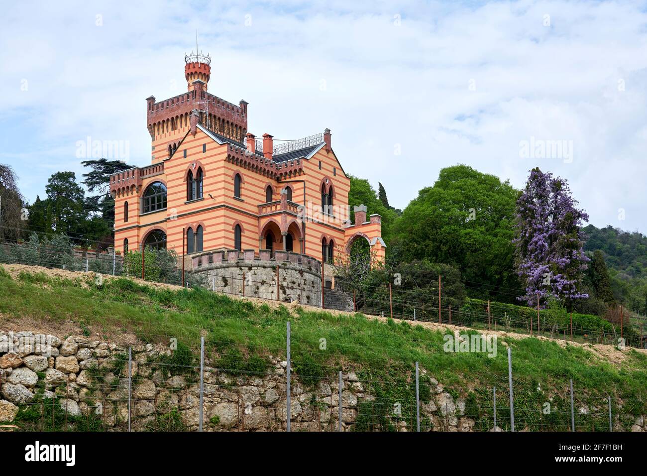 Cologne (Bs),Italy, a mansion on the hill Stock Photo - Alamy