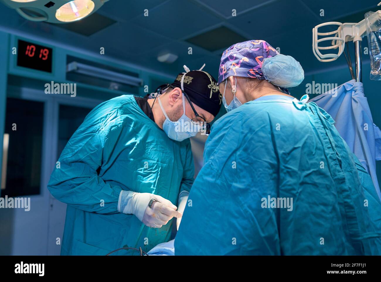 doctors work hard in the operating room Stock Photo - Alamy