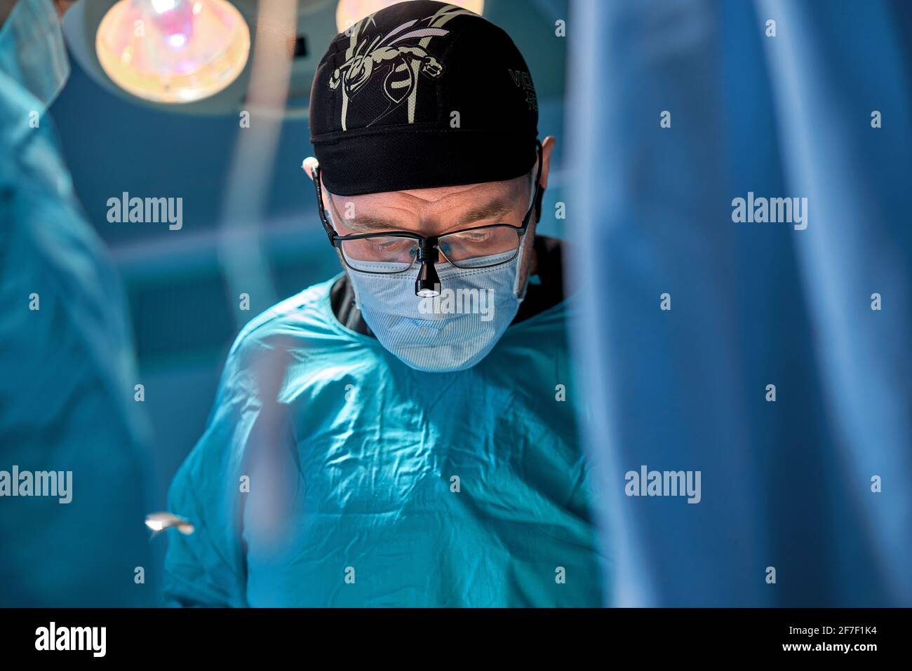 doctors work hard in the operating room Stock Photo - Alamy