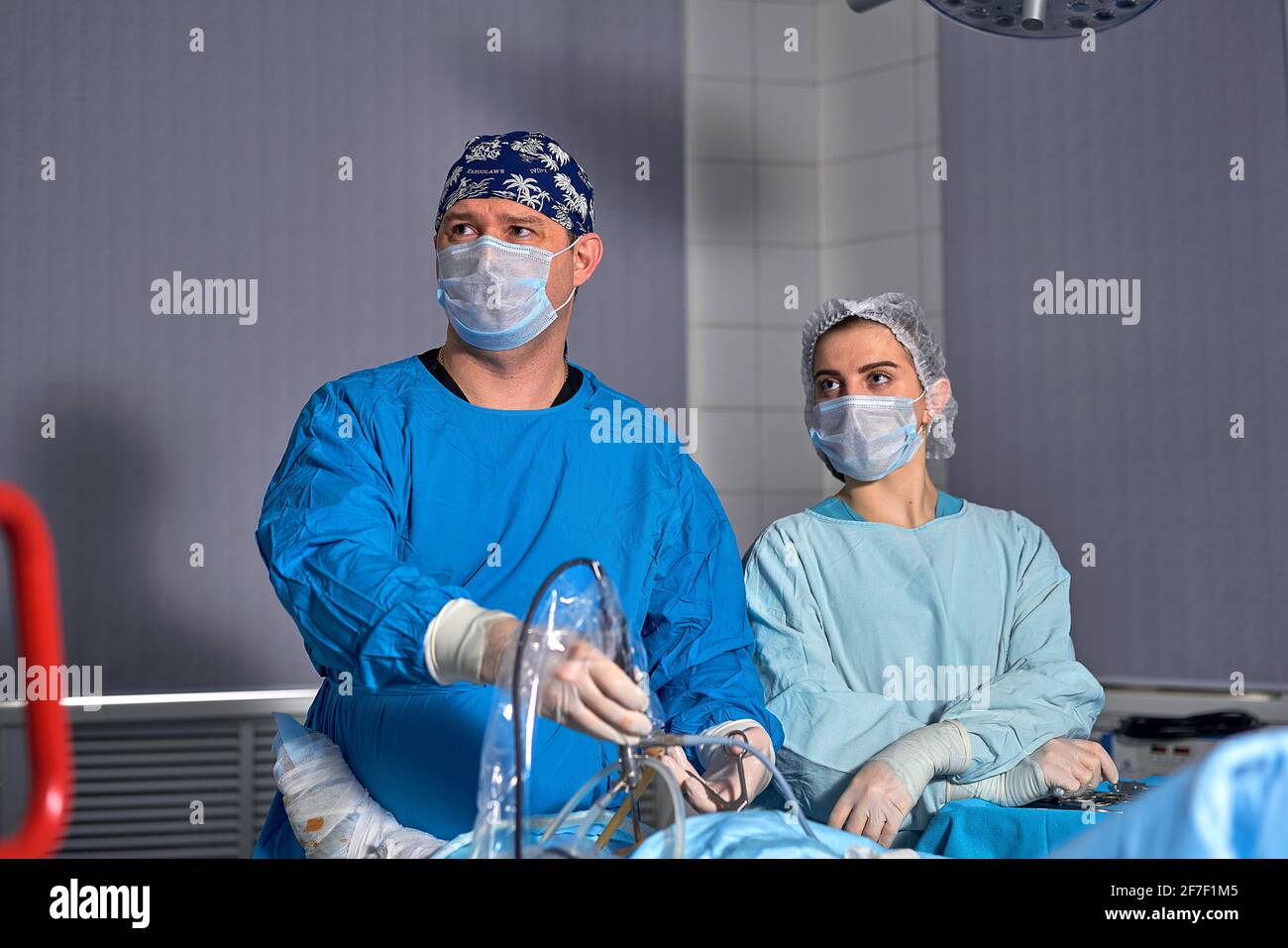 Trauma surgeon team hi-res stock photography and images - Alamy