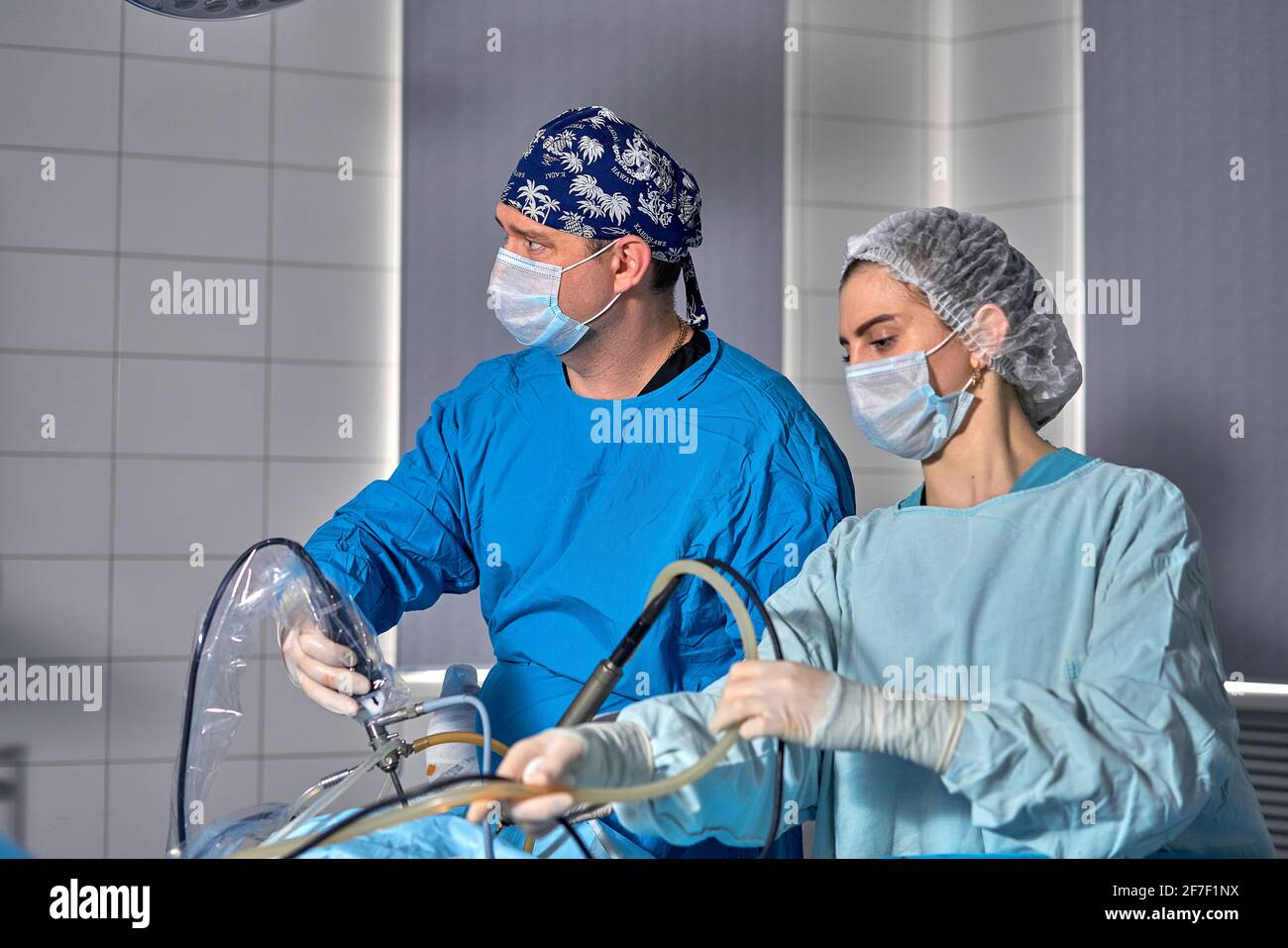 Doctor trying to resolve a knee joint trauma Stock Photo - Alamy