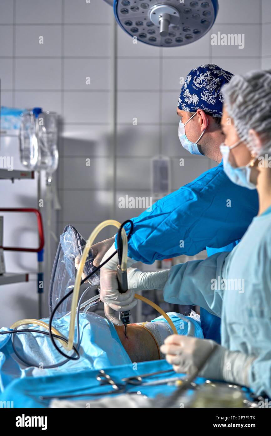 Doctor trying to resolve a knee joint trauma Stock Photo - Alamy