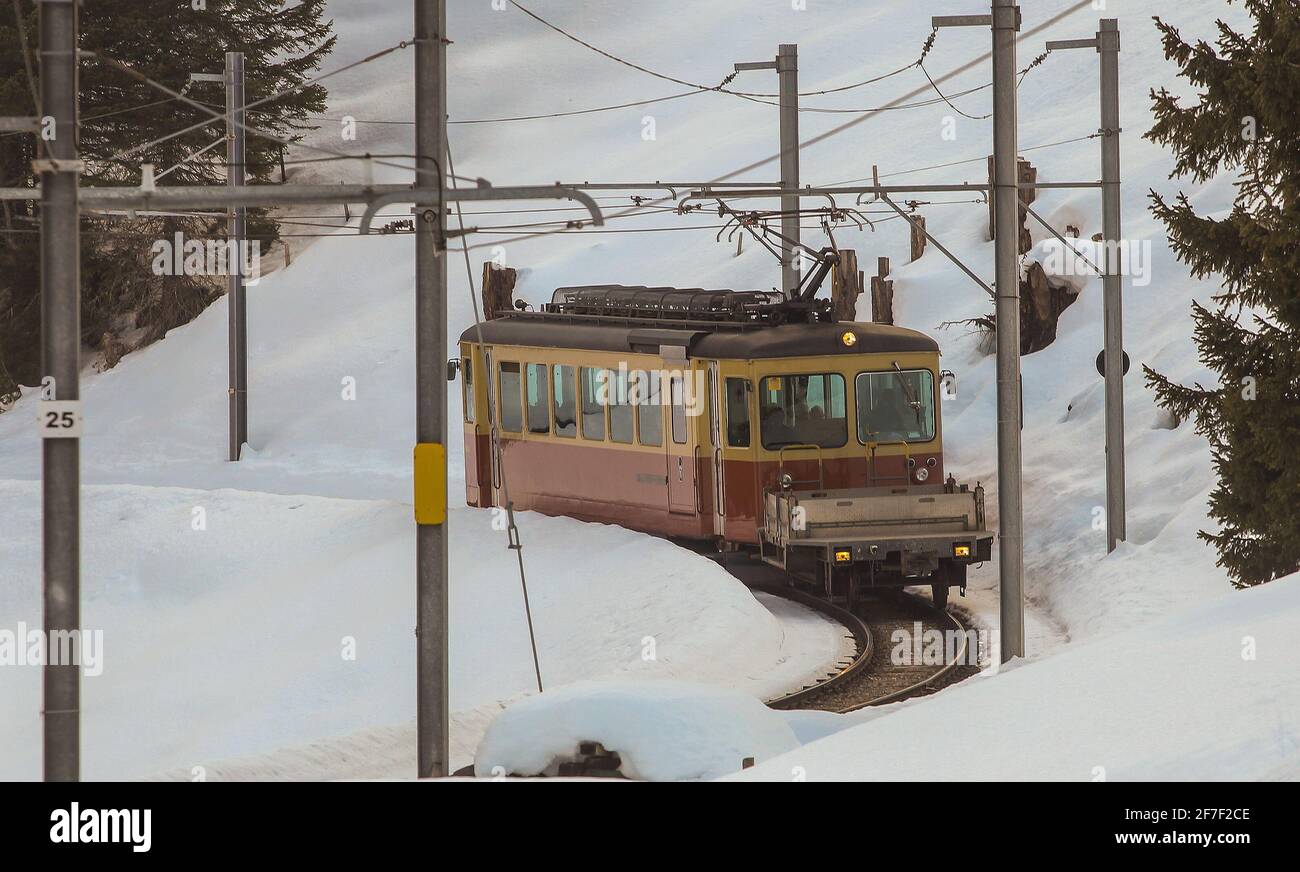 Narrow gauge train in Murren, connecting villages in Lauterbrunnen ...