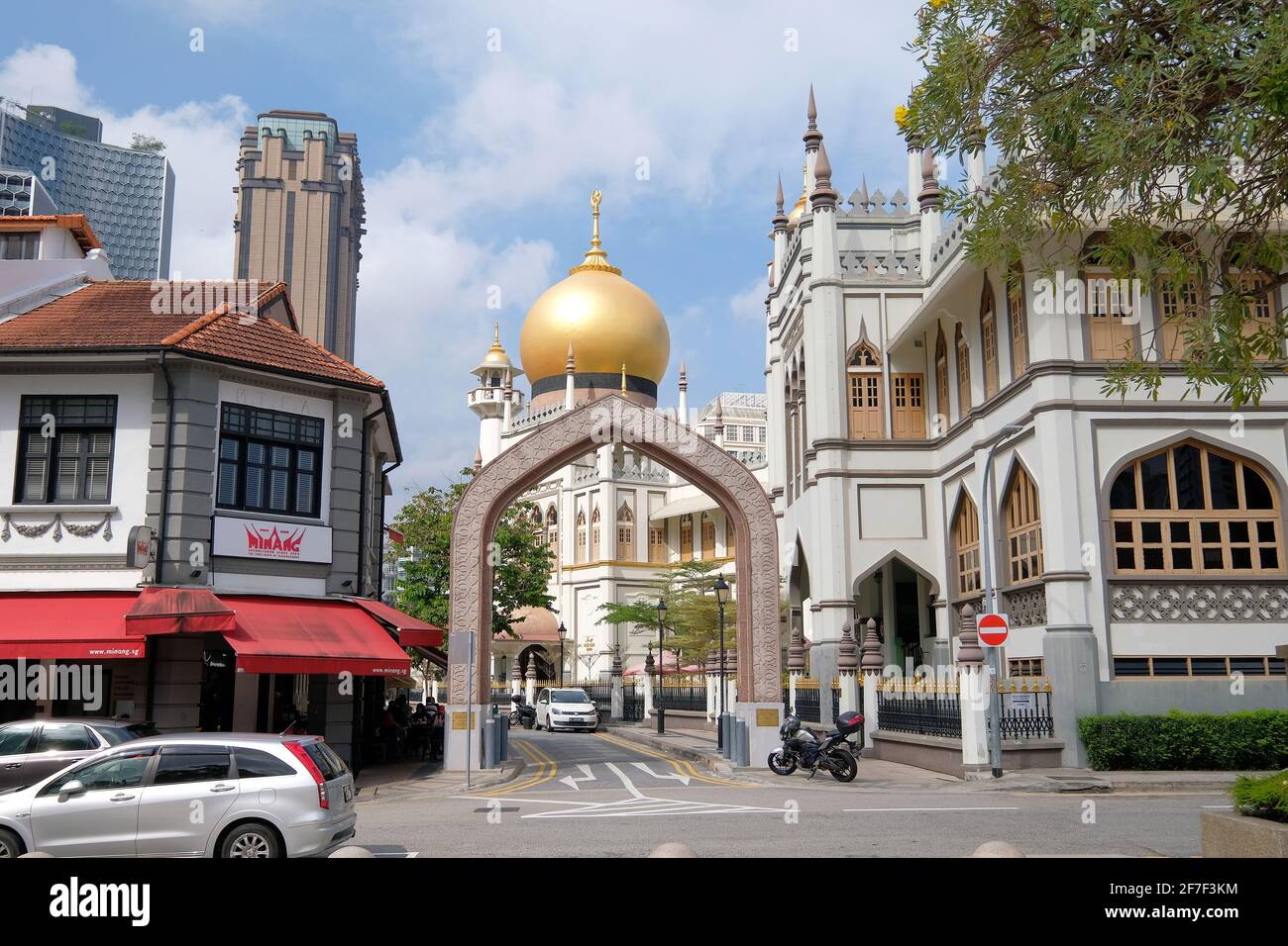 Archway at Muscat Street leading to the Sultan Mosque or Masjid Sultan ...