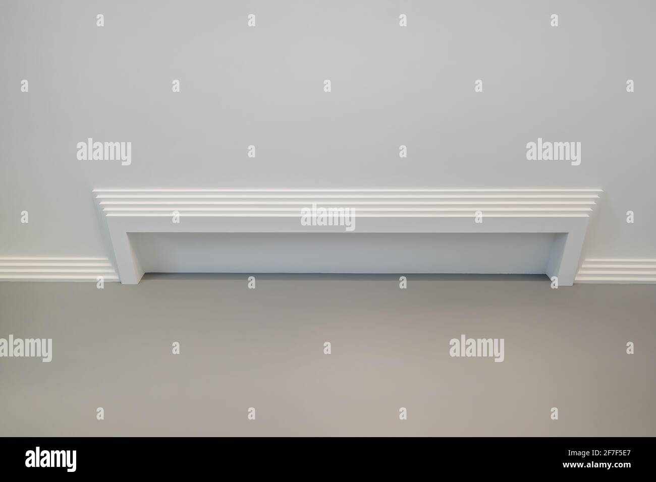 Plaster ceiling corner detail hi-res stock photography and images - Alamy