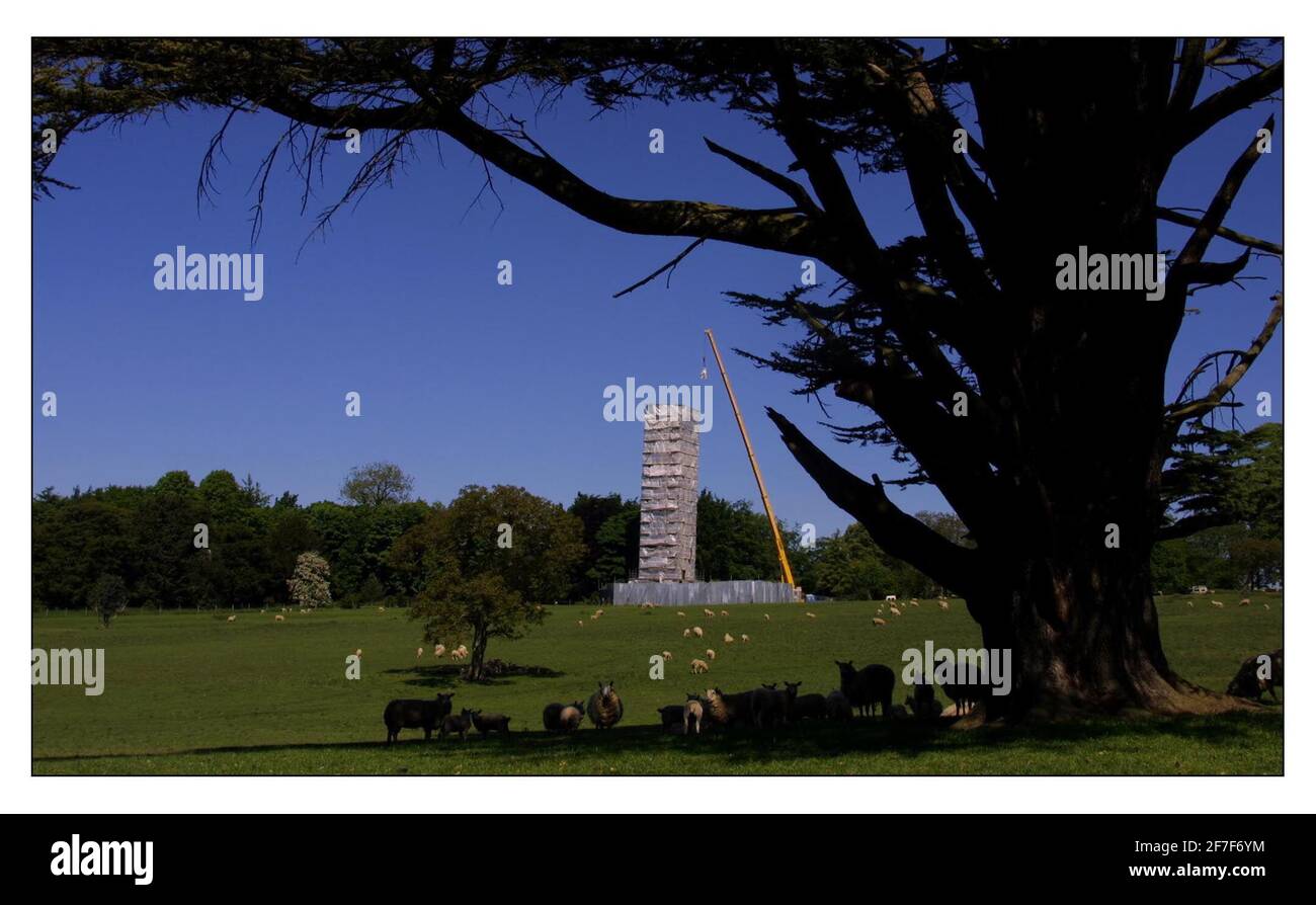 Astatue of Lord Cobham being installed in the world famous landscape ...