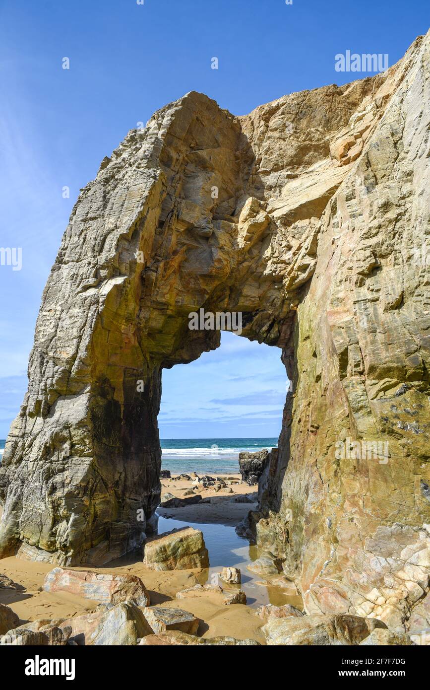 Atlantic ocean stone arch landscape hi-res stock photography and images ...