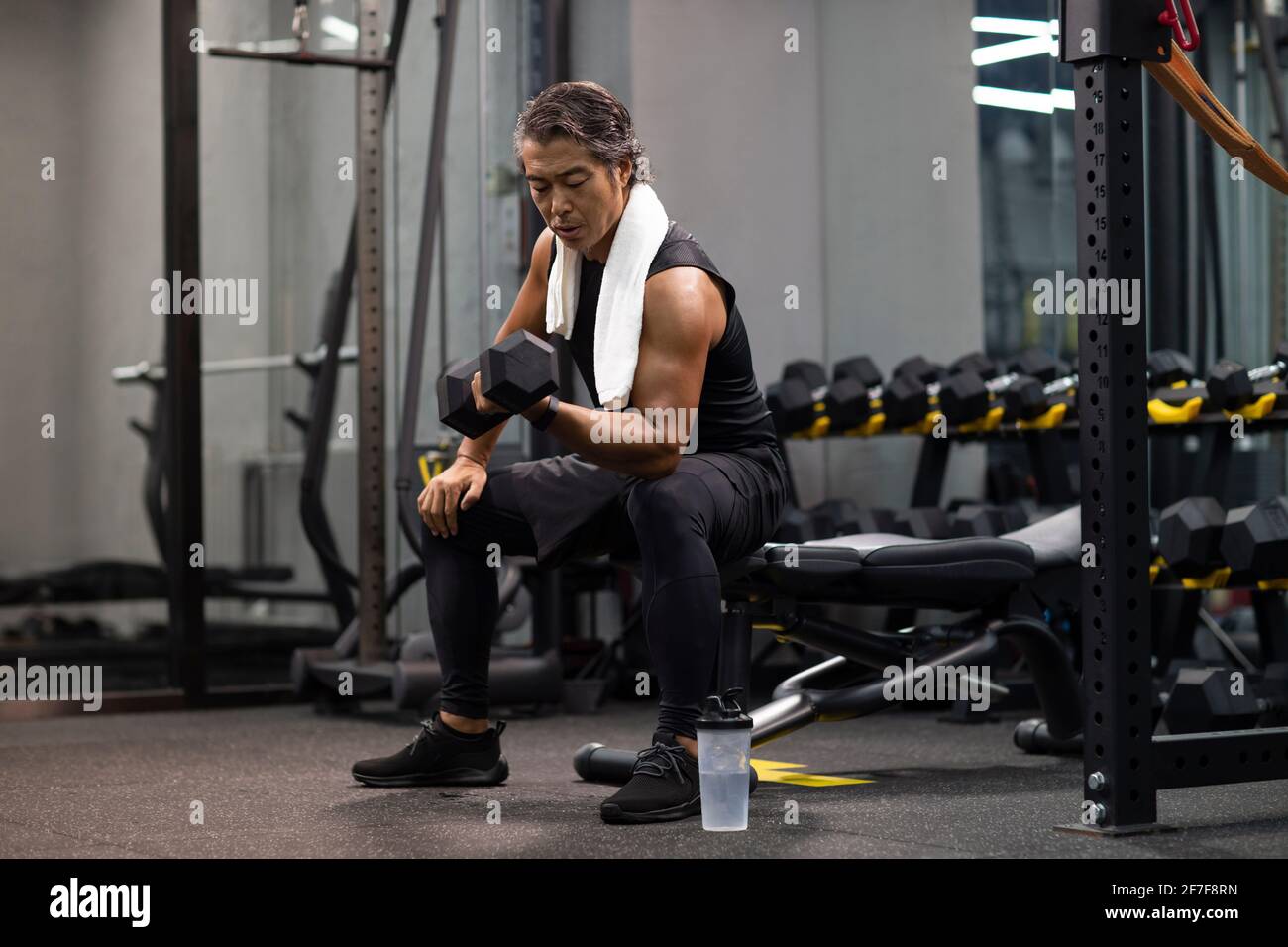 Working weights full length hi-res stock photography and images - Alamy