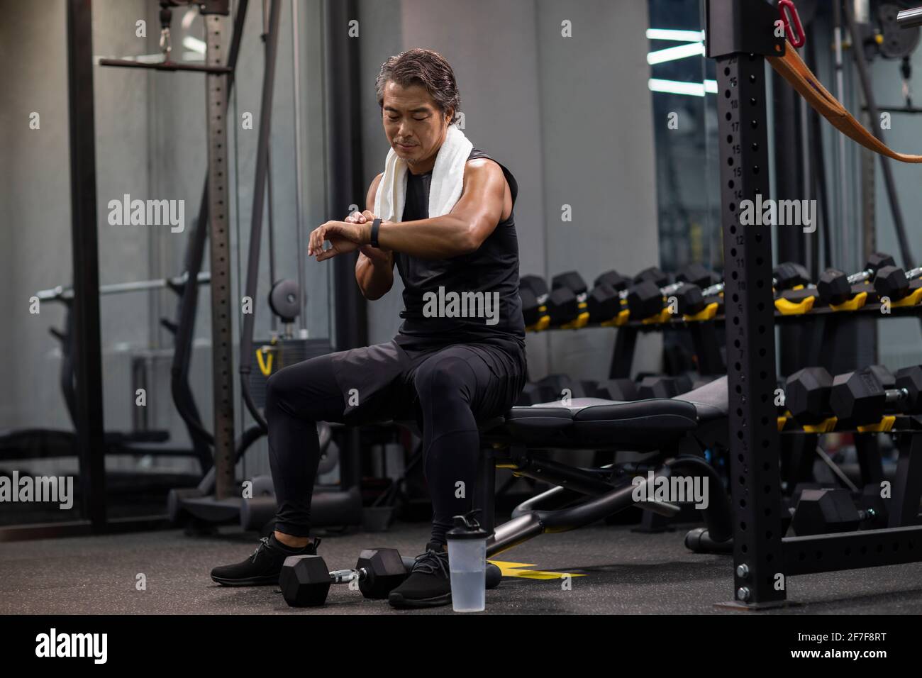 Checking equipment gym hi-res stock photography and images - Alamy