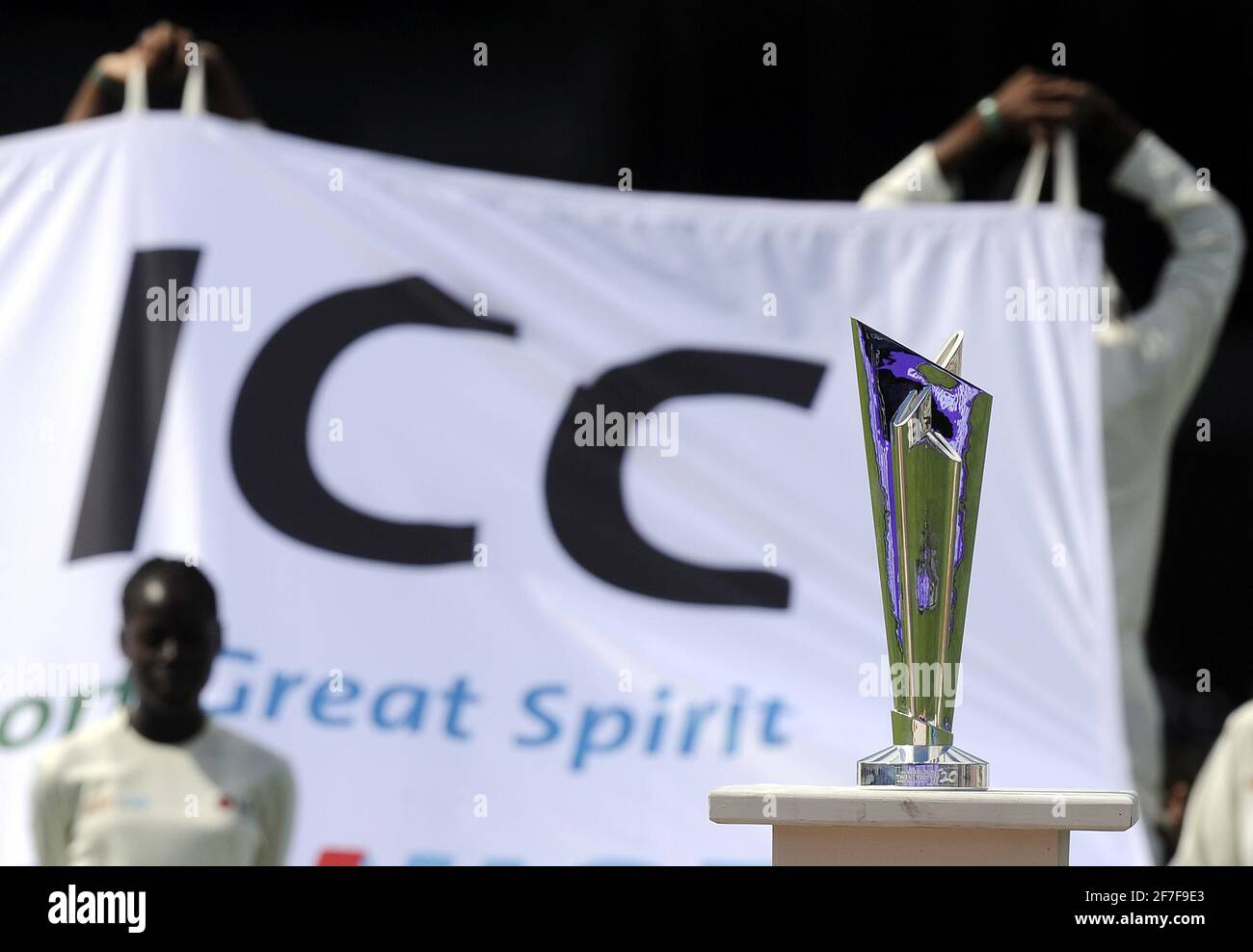 The icc world cup trophy at the kensington oval hi-res stock ...