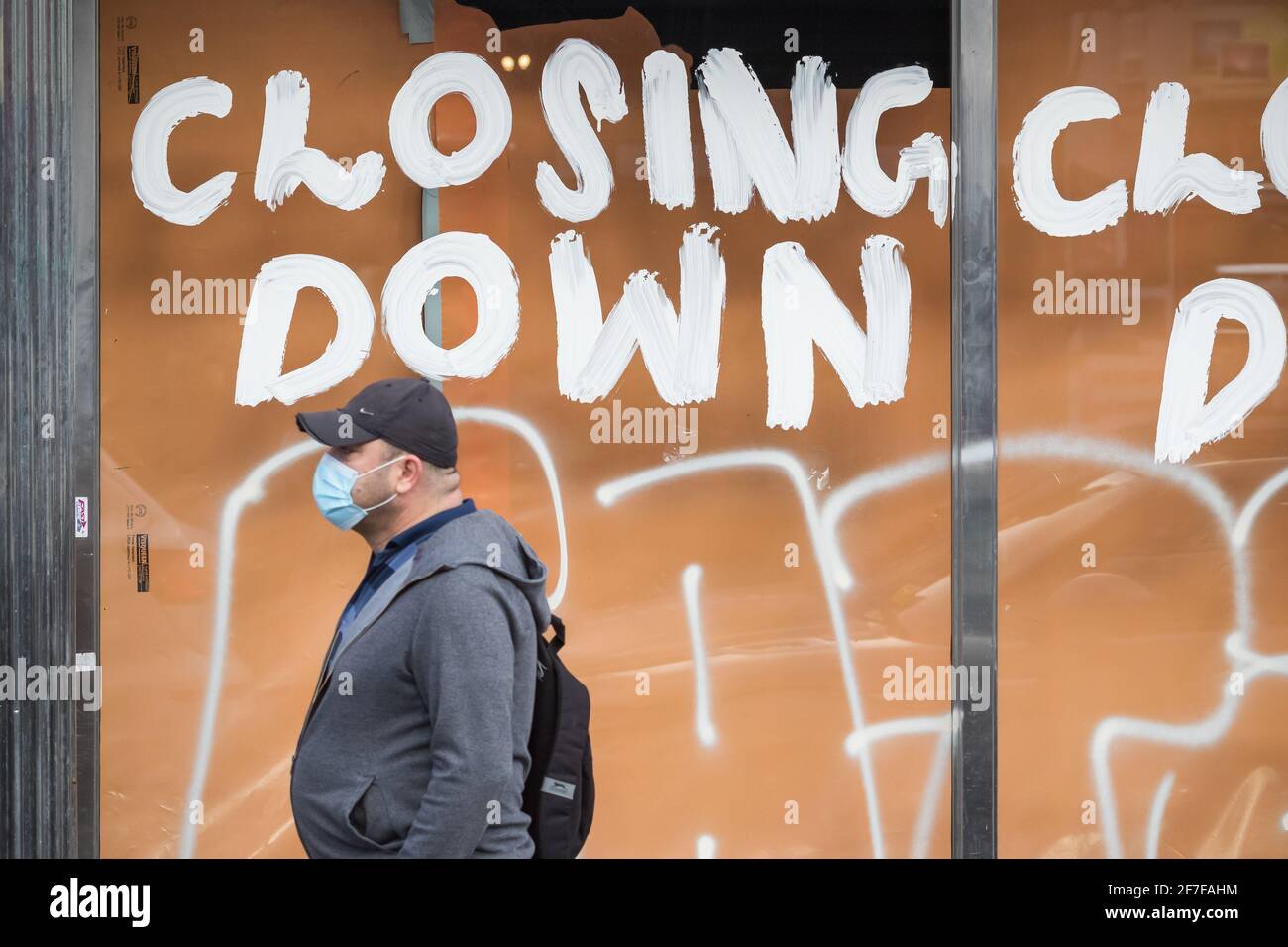 Going out of business sign hi-res stock photography and images - Alamy