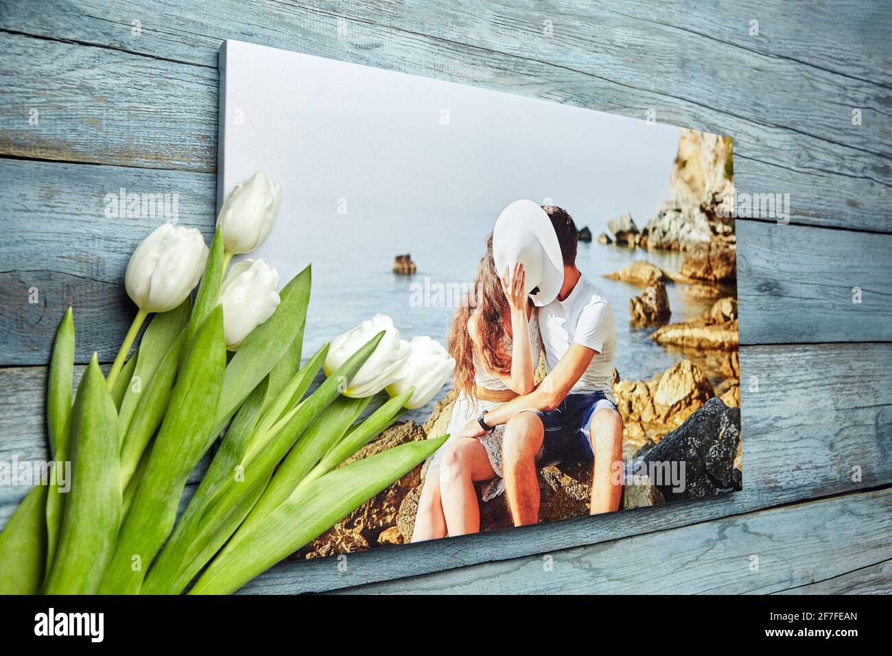 Kissing flowers hi-res stock photography and images - Alamy