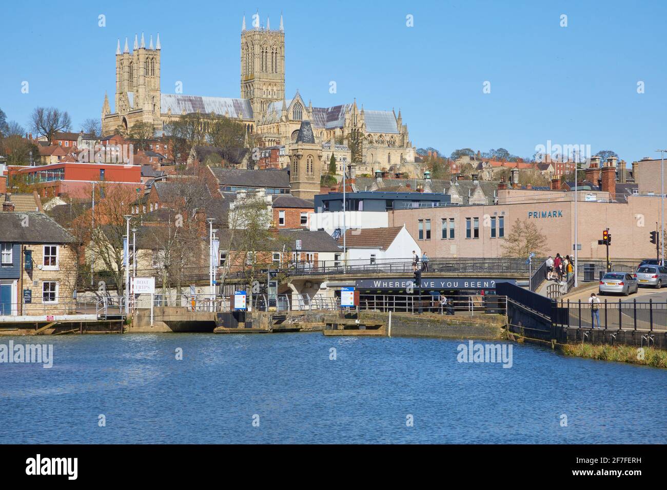 Brayford Pool and waterfront in Lincoln with Lincoln Cathedral in ...
