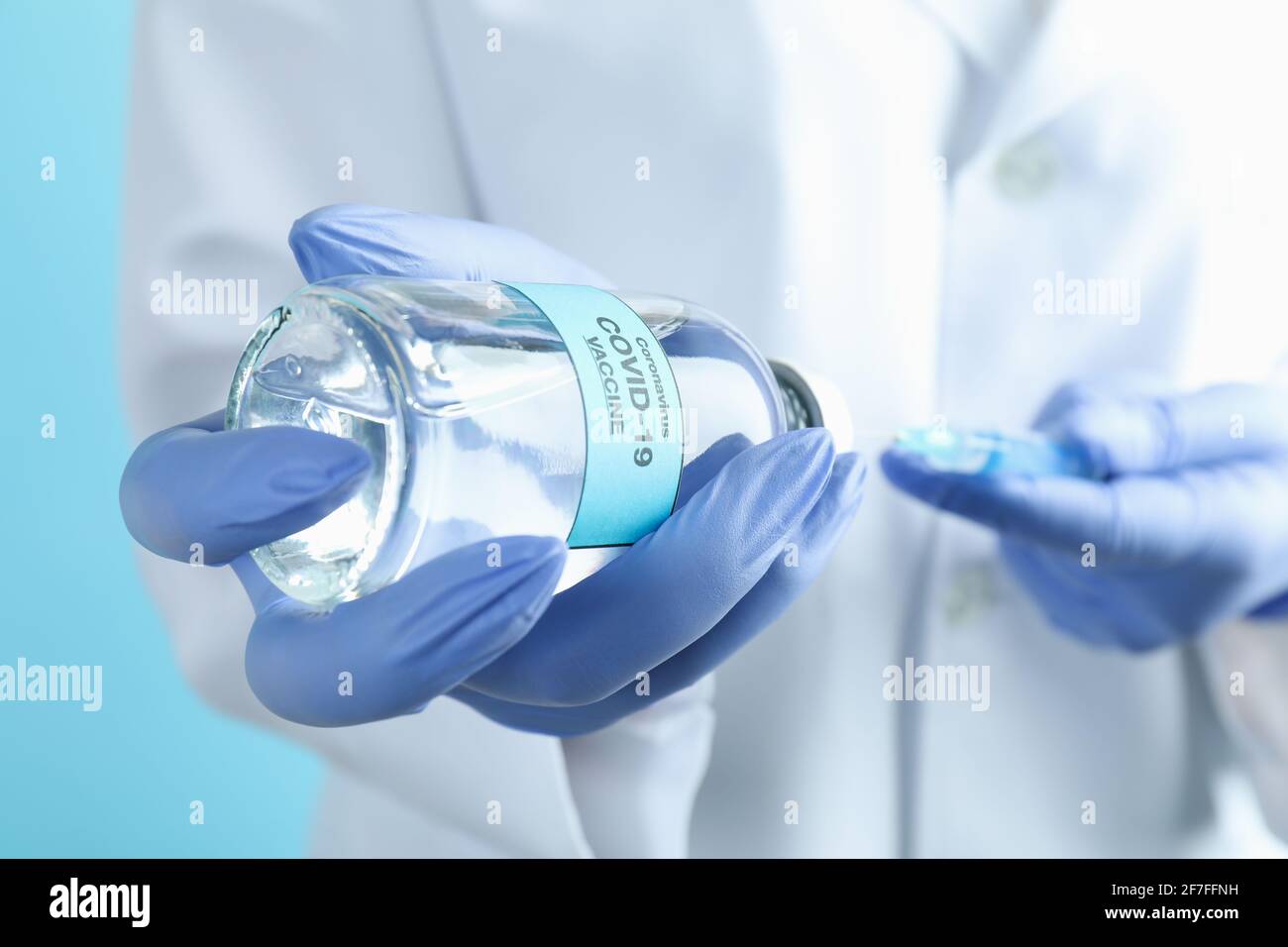 Draw up syringe hi-res stock photography and images - Alamy