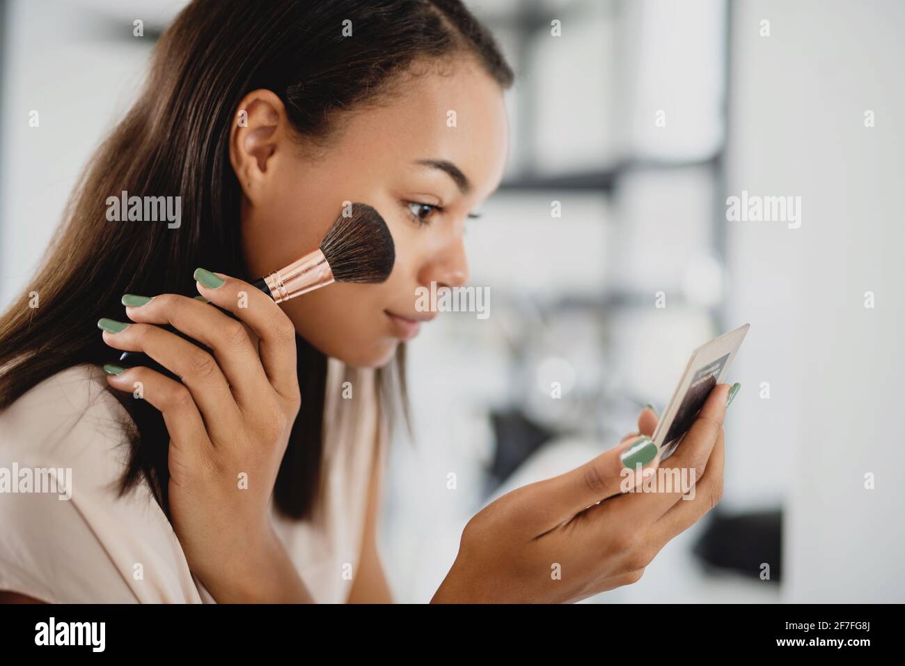 Applying makeup powder hi-res stock photography and images - Alamy