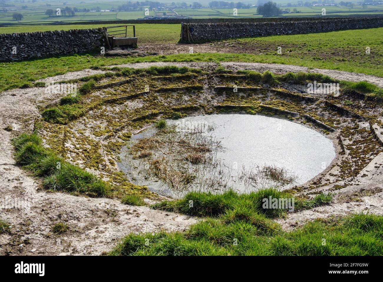 A dew pond on Taddington Moor, Peak District National Park, Derbyshire ...