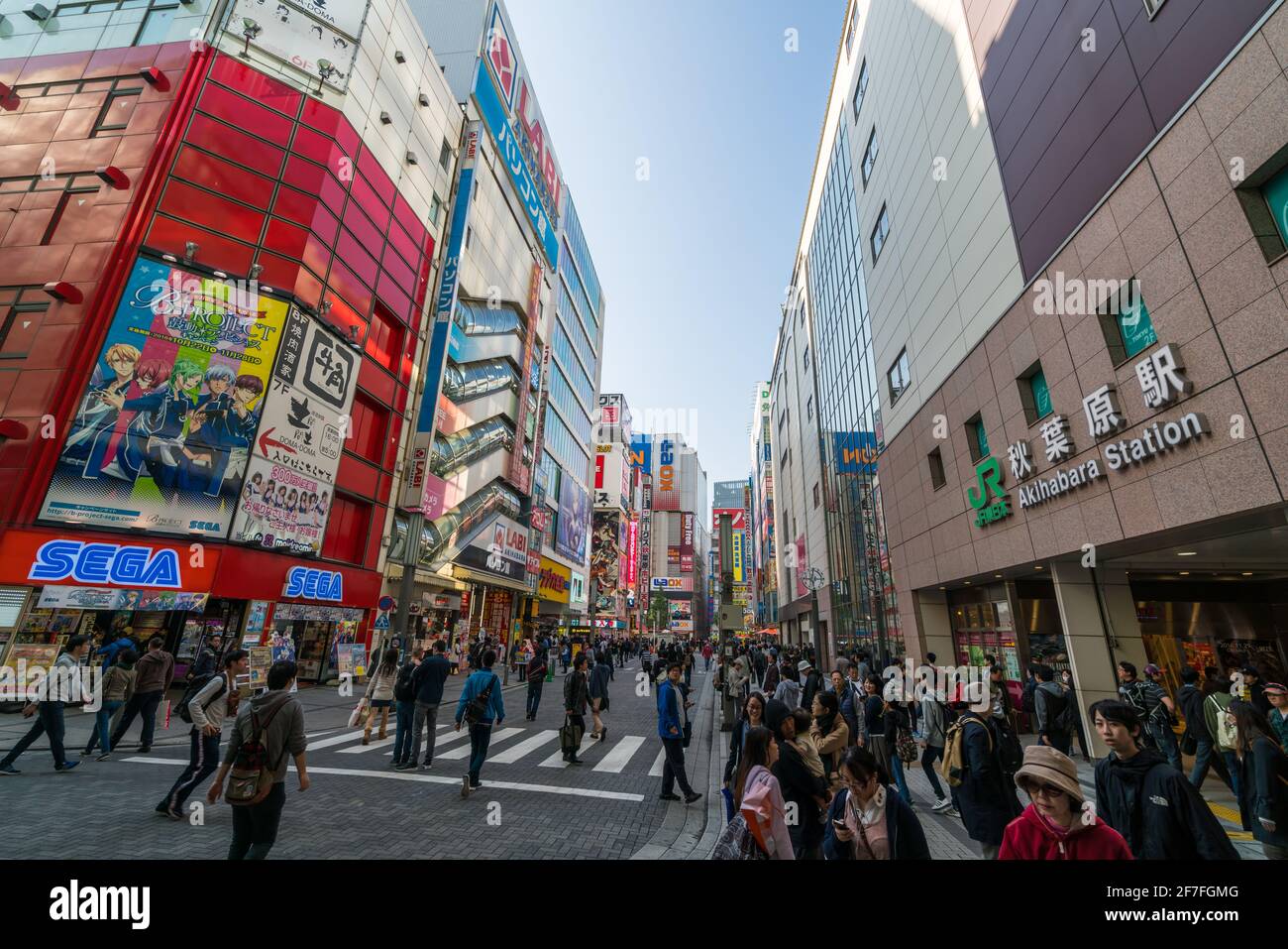 Japan tokyo akihabara computer shop hi-res stock photography and images ...