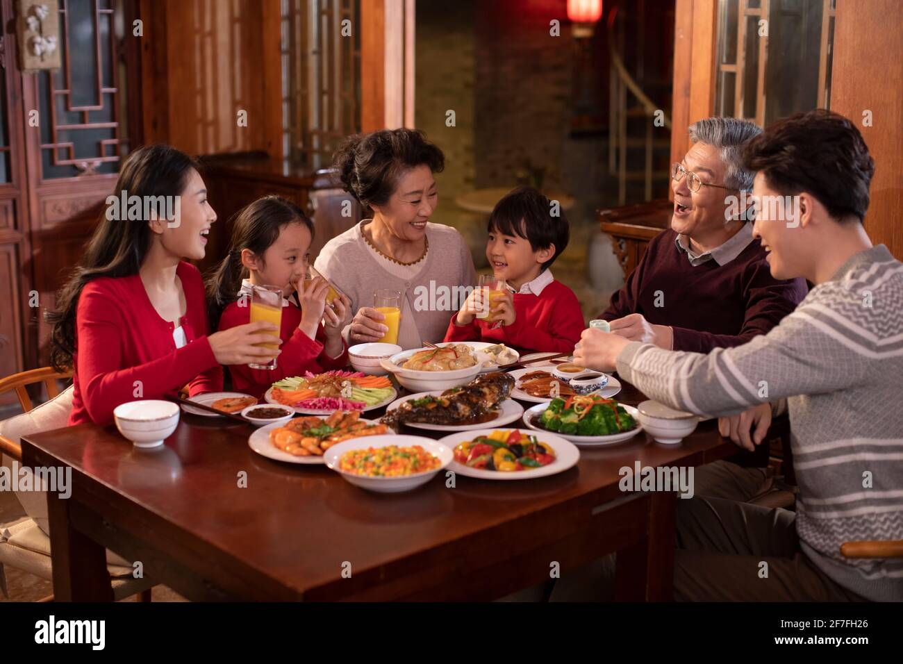 Chinese new year family dinner hi-res stock photography and images - Alamy