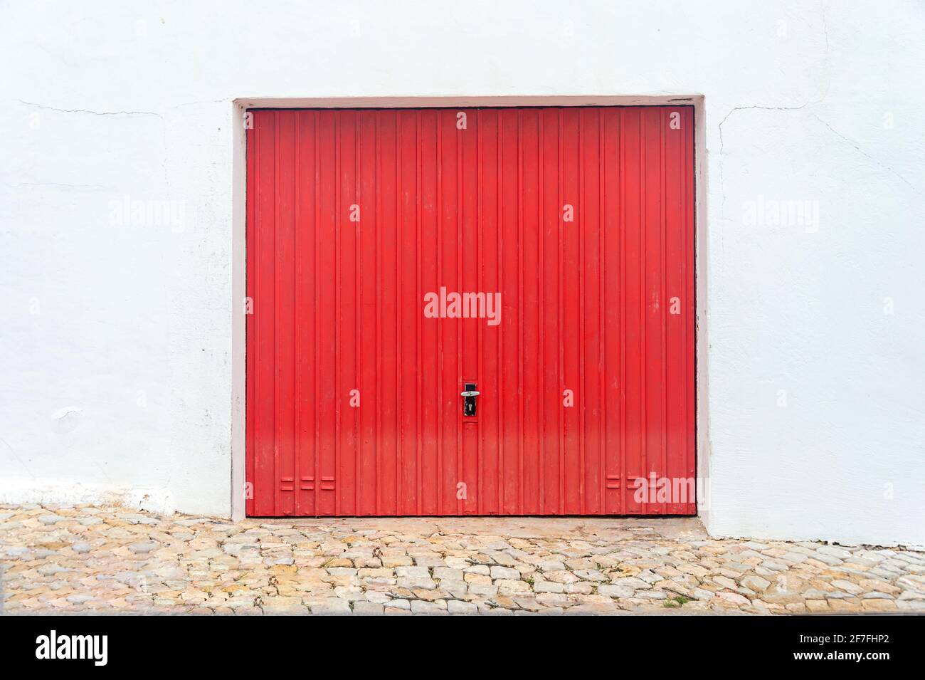 White garage door background hi-res stock photography and images - Alamy