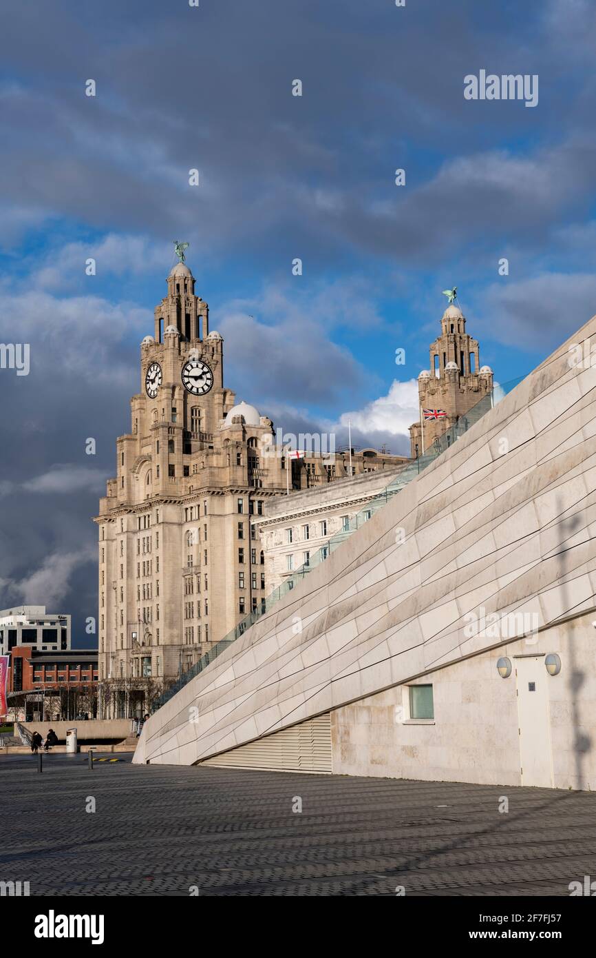 Liverpool iconic building hi-res stock photography and images - Alamy