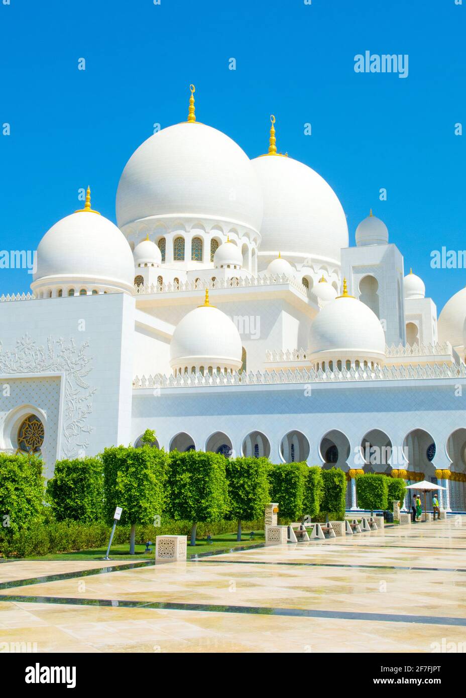 The largest mosque of uae hi-res stock photography and images - Alamy
