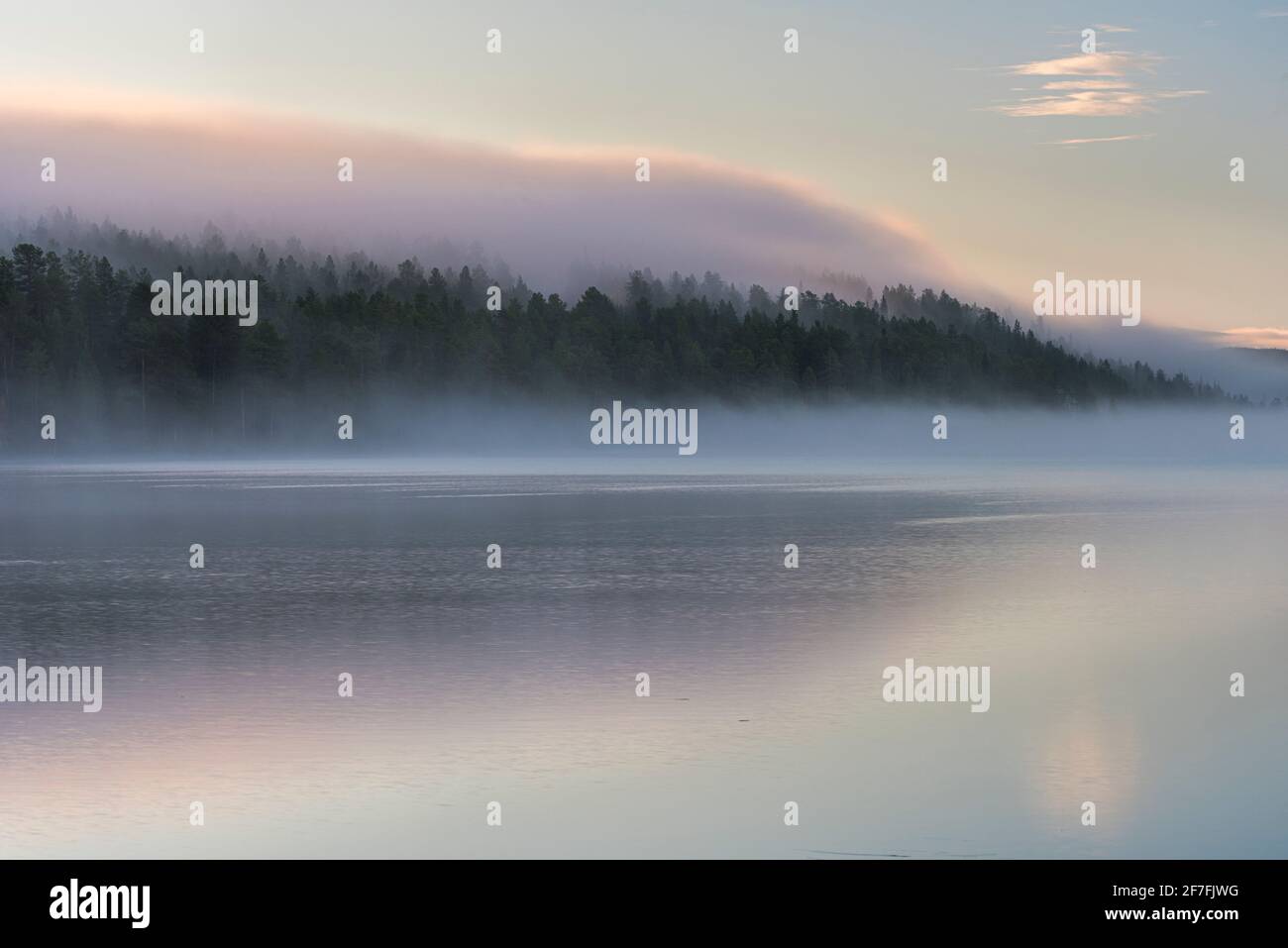 Mist over lake hi-res stock photography and images - Alamy