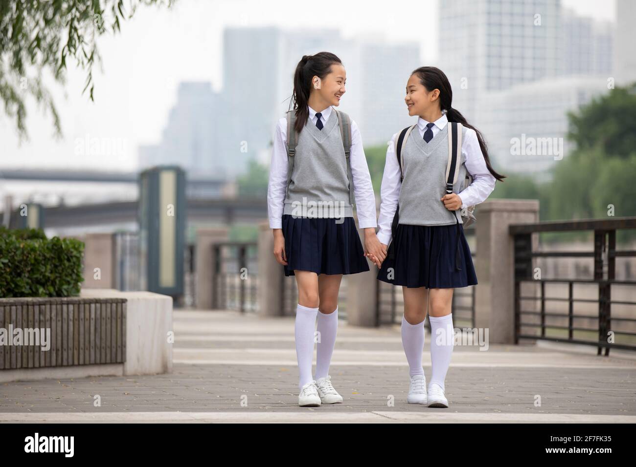 Chinese schoolgirls hi-res stock photography and images - Alamy