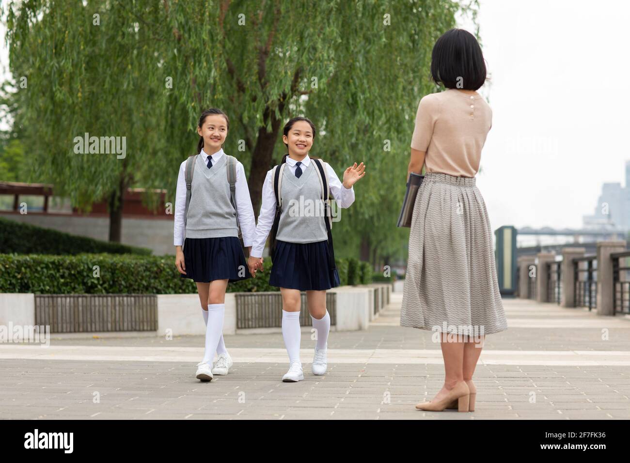 Students waving to teacher Stock Photo - Alamy