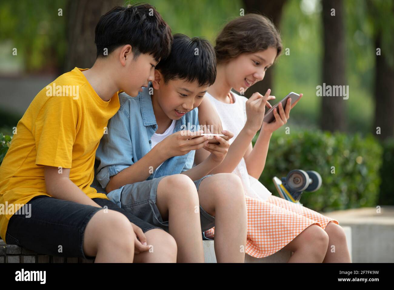 Teenagers using smartphone outdoors Stock Photo - Alamy
