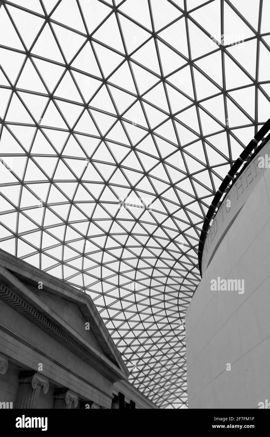 Curved facade of the Reading Room, and tessellated, gridshell glass ...