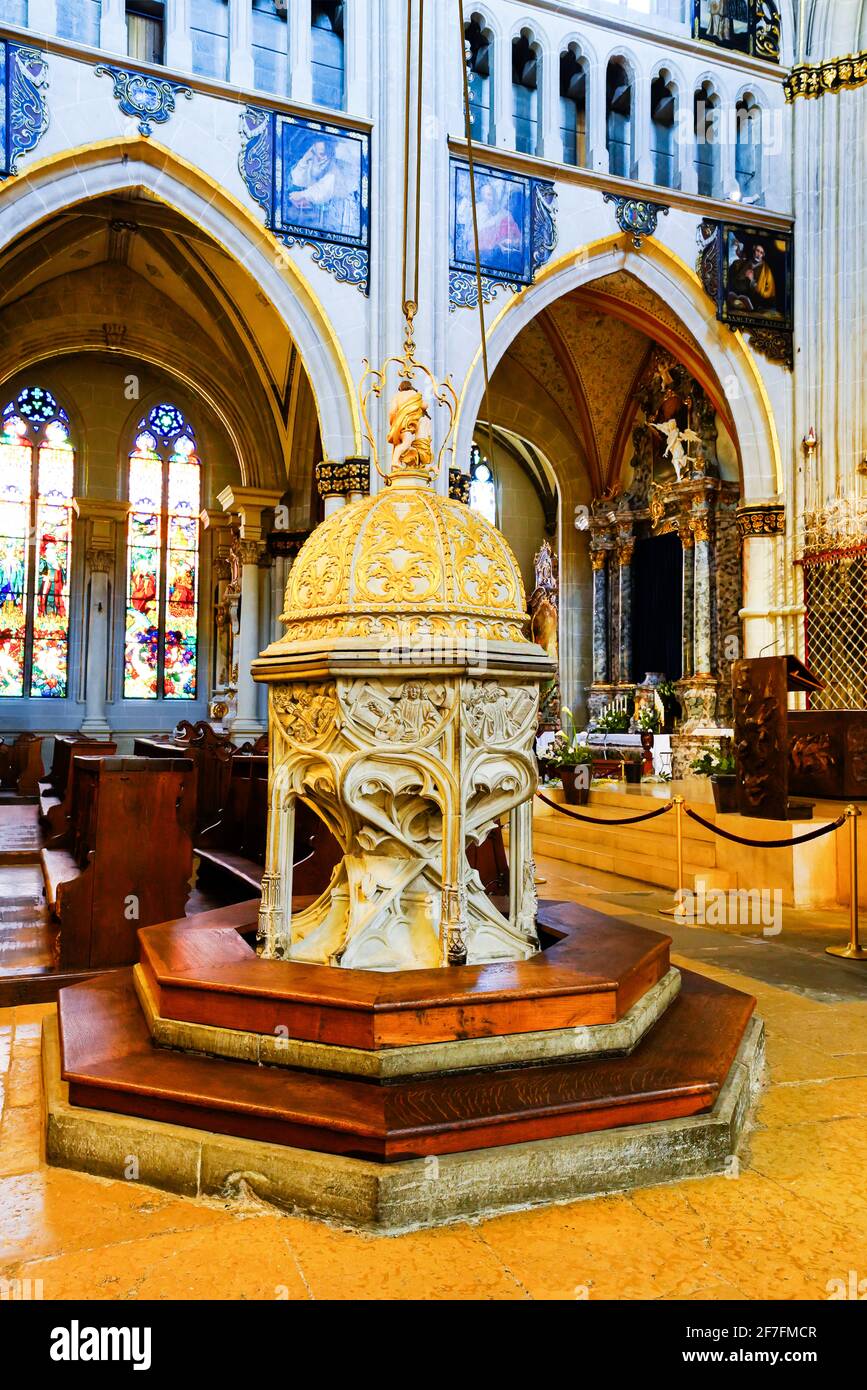 Stone baptismal font catholic church hi-res stock photography and ...