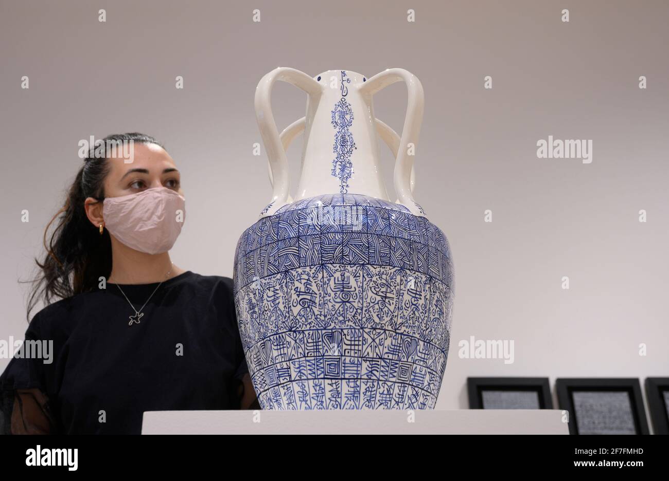 31 cm x 51 cm hi-res stock photography and images - Alamy
