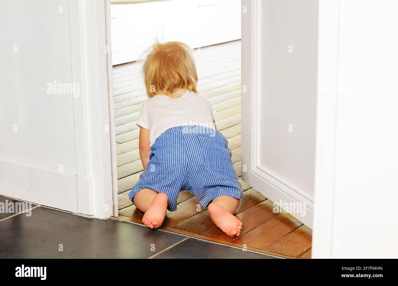 Child crawling door hi-res stock photography and images - Alamy