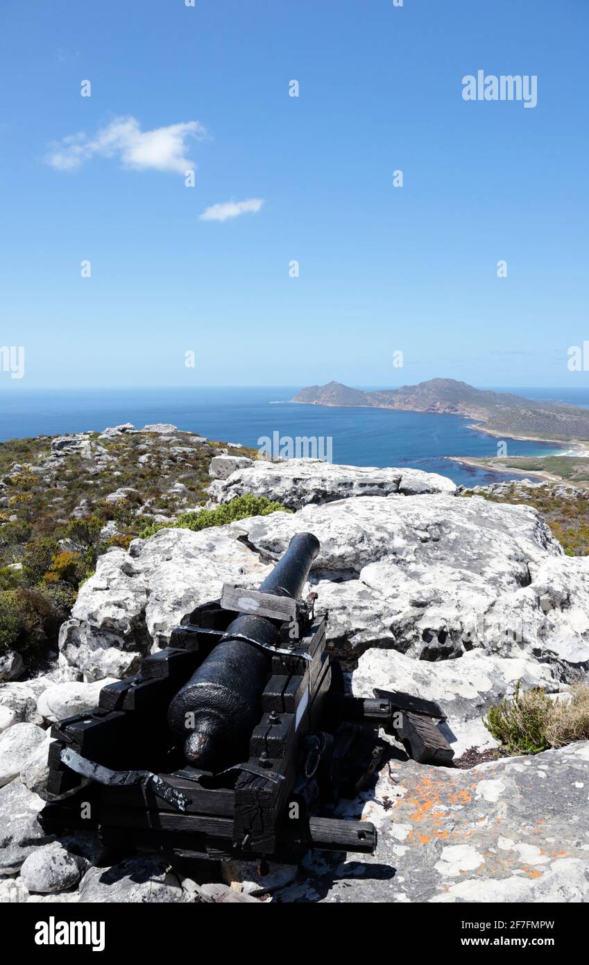 Ships cannon hi-res stock photography and images - Alamy