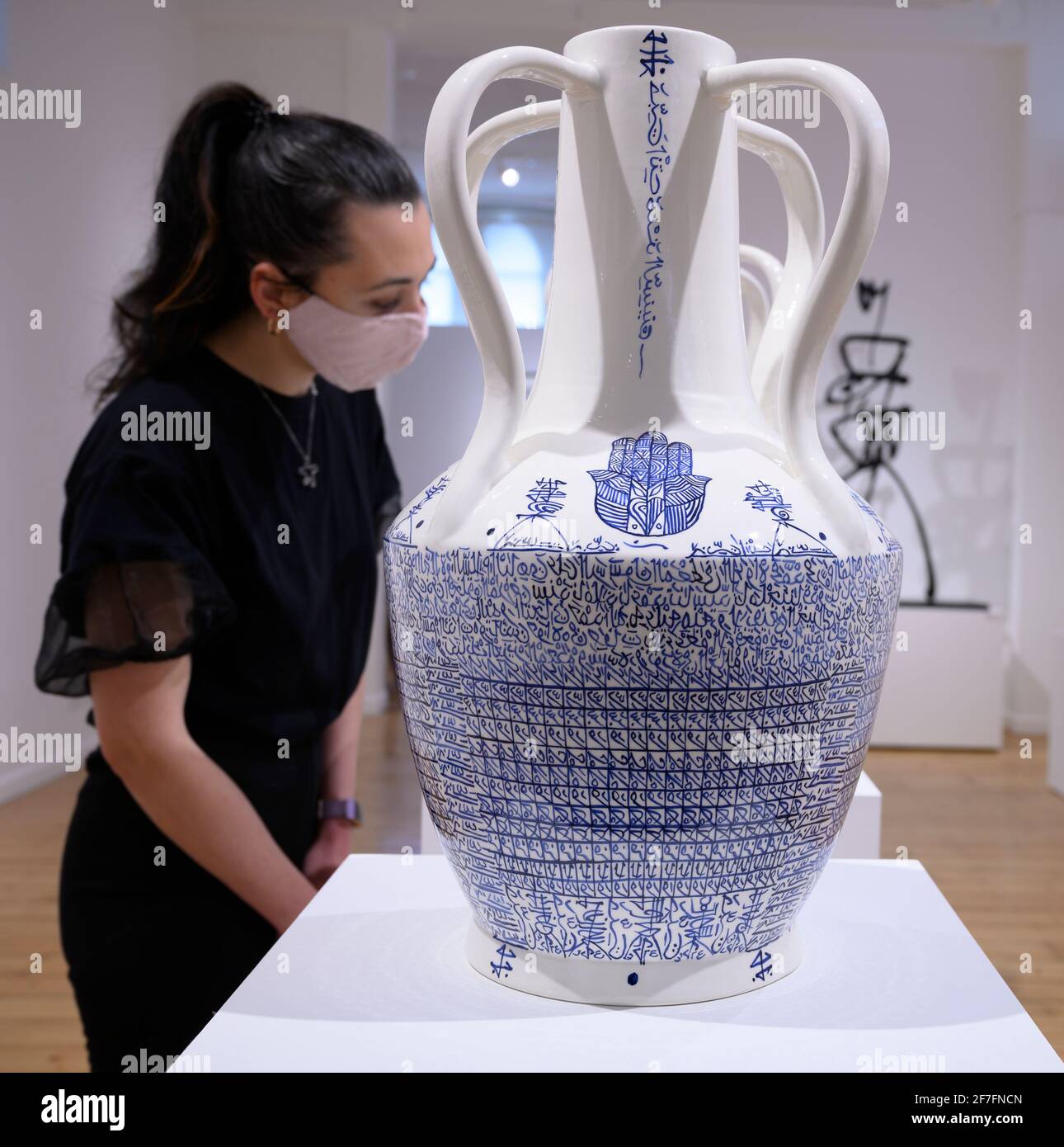 31 51 cm hi-res stock photography and images - Alamy