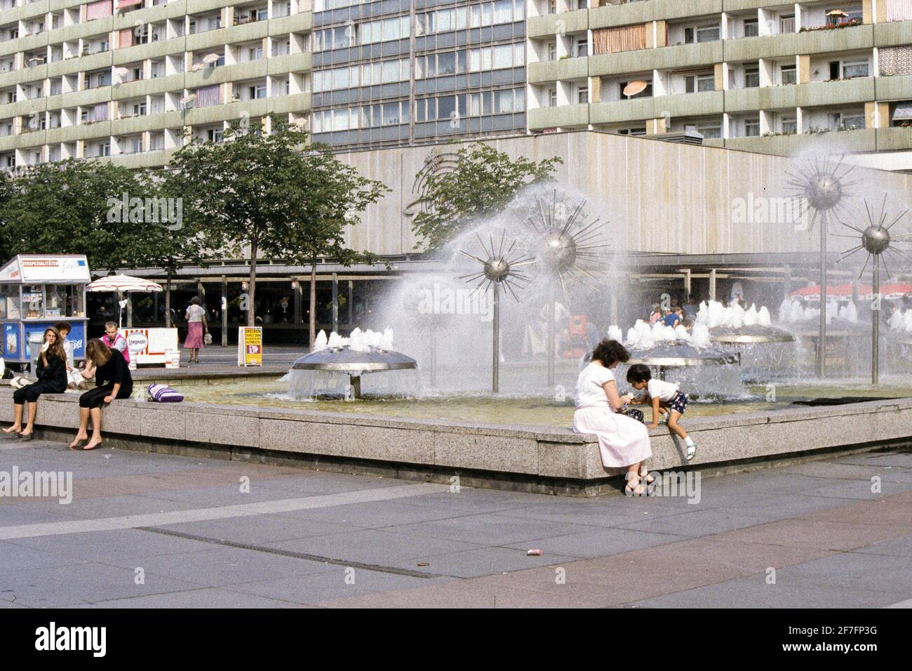 Prager Strasse, Dresden - 1990 Stock Photo - Alamy