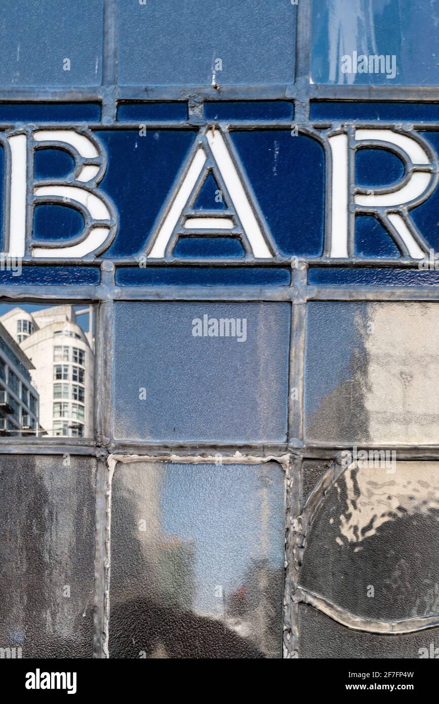 Golden cross cardiff hi-res stock photography and images - Alamy