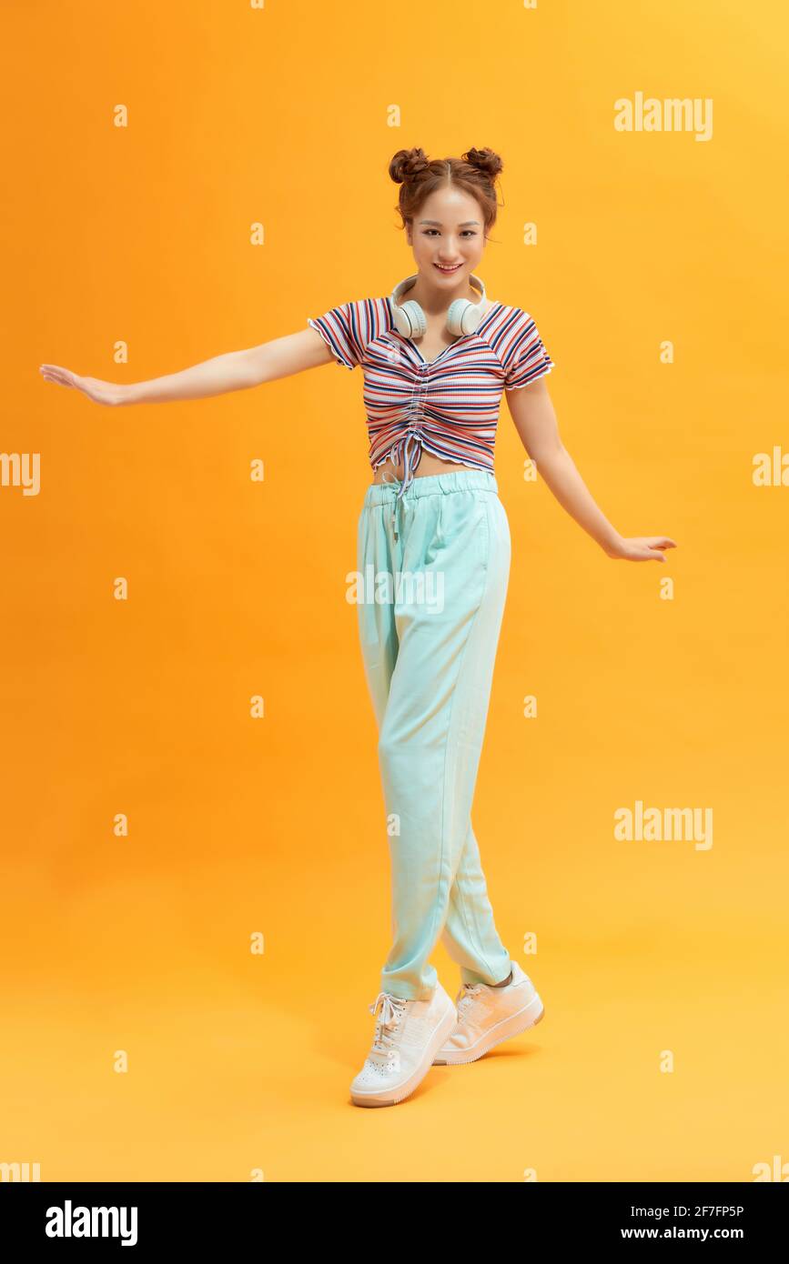 Chinese woman jeans dancing hi-res stock photography and images - Alamy